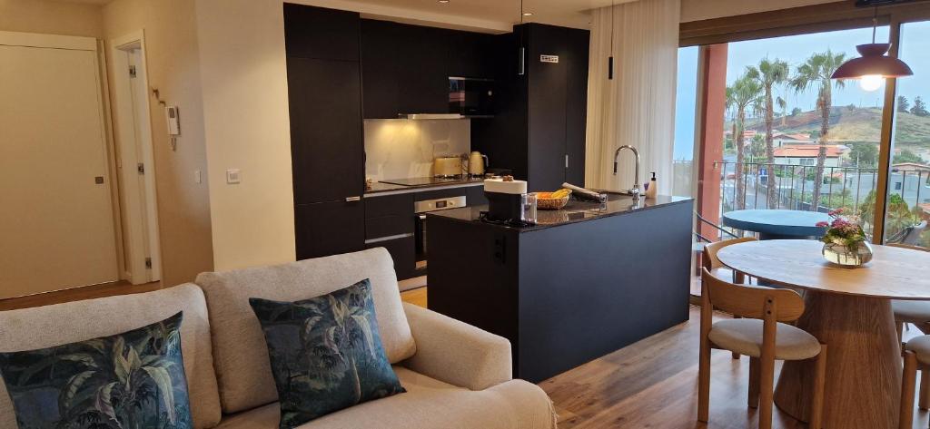 Shell Living - KOS, Funchal (updated prices 2025)