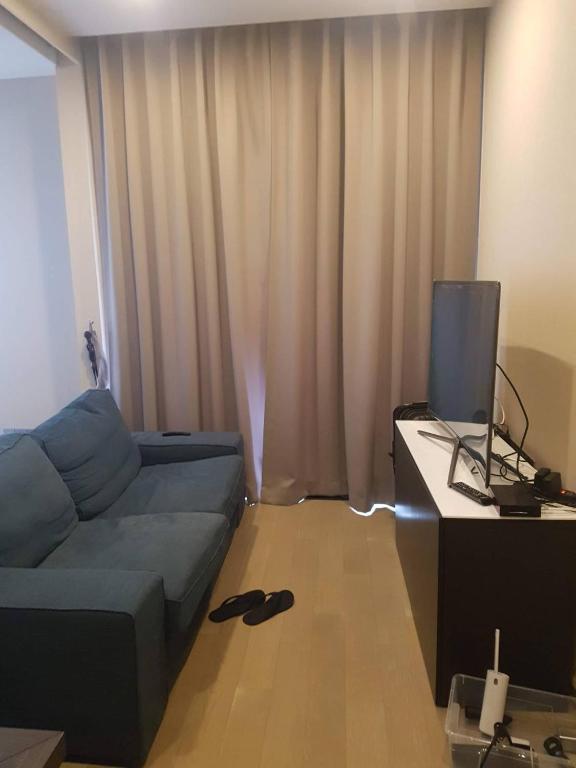 1 minute walk to BTS and MRT Coworking meeting room and desk and office ...