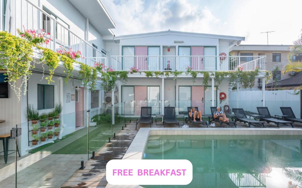 Surf Inn Boutique Backpackers - FREE BREAKFAST, Gold Coast (updated ...