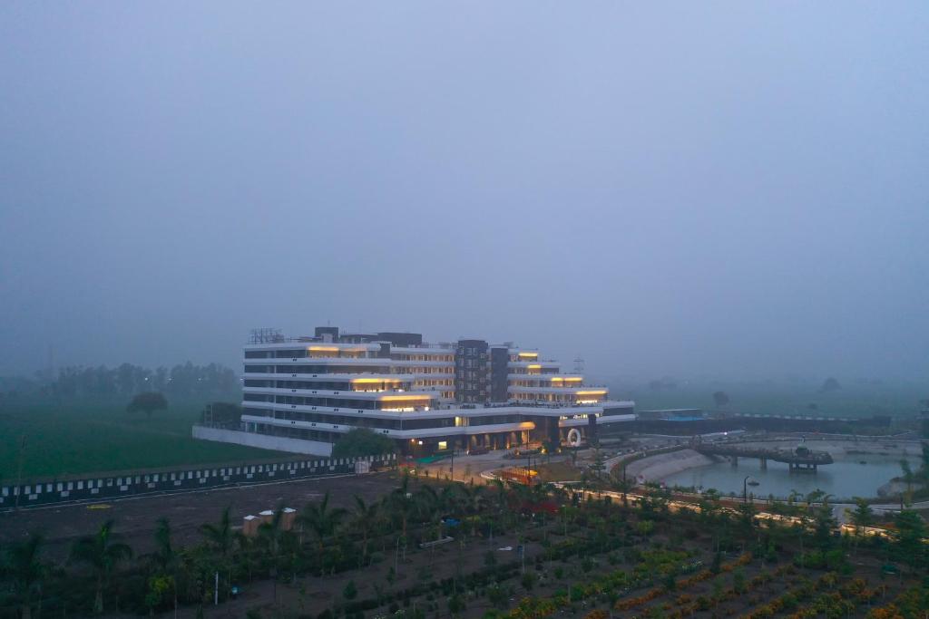 Golden Yug Resort by SS, Sānwer (updated prices 2025)