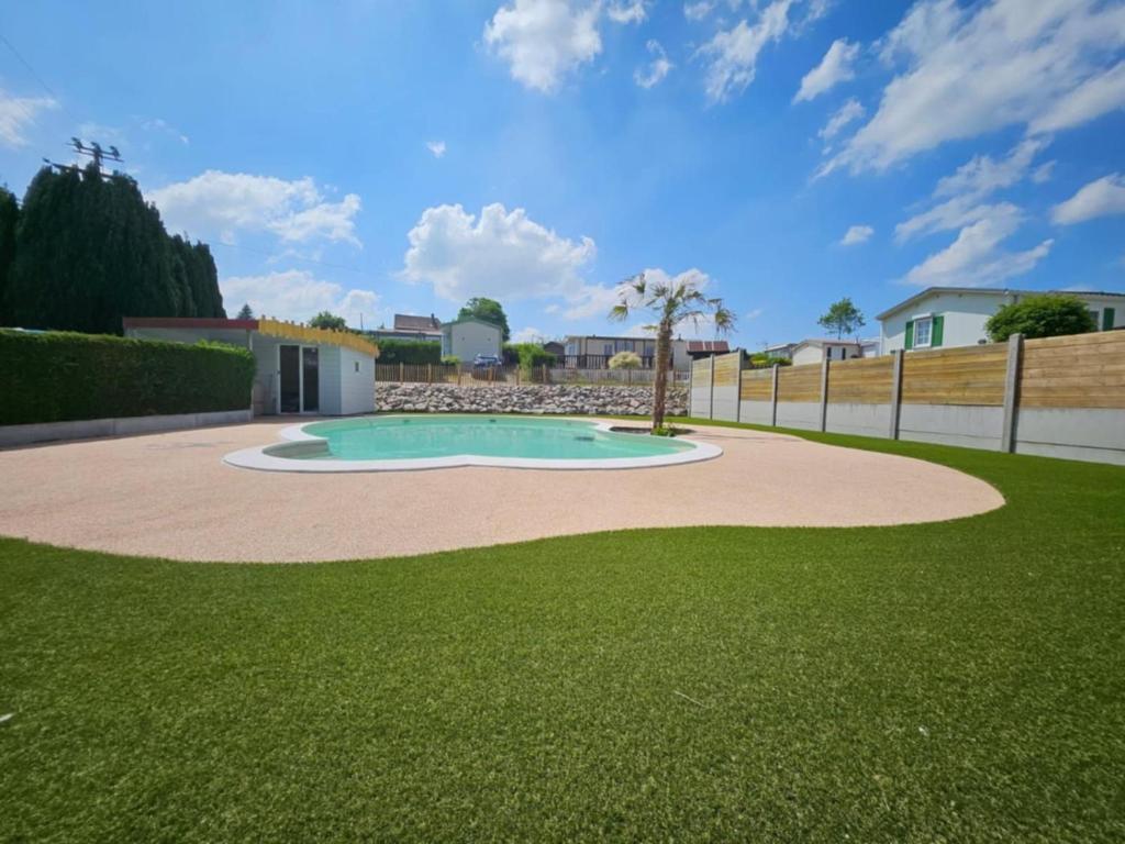 Mobil Home 40m2 camping familiale avec piscine, La Celle-sous-Gouzon ...