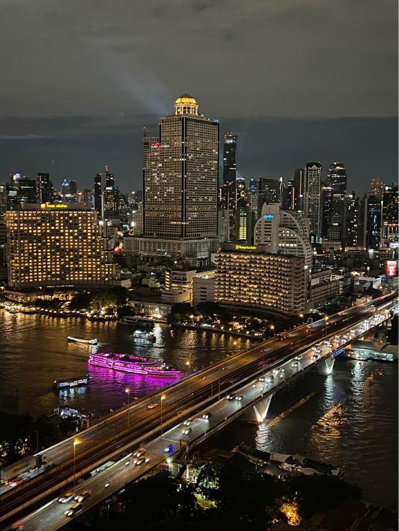 Riverside room with best view in heart of BKK, Godown (updated prices 2025)