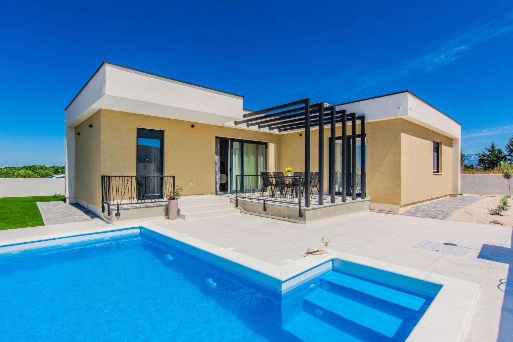 Villa Caelora（プリヴラカ）：（最新料金：2025年）