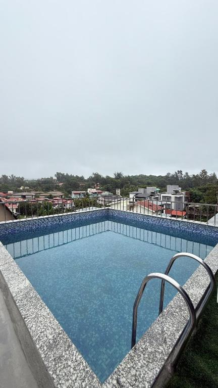 Skyfall Luxury 4 BHK Villa with Pool（ロナバラ）：（最新料金：2025年）