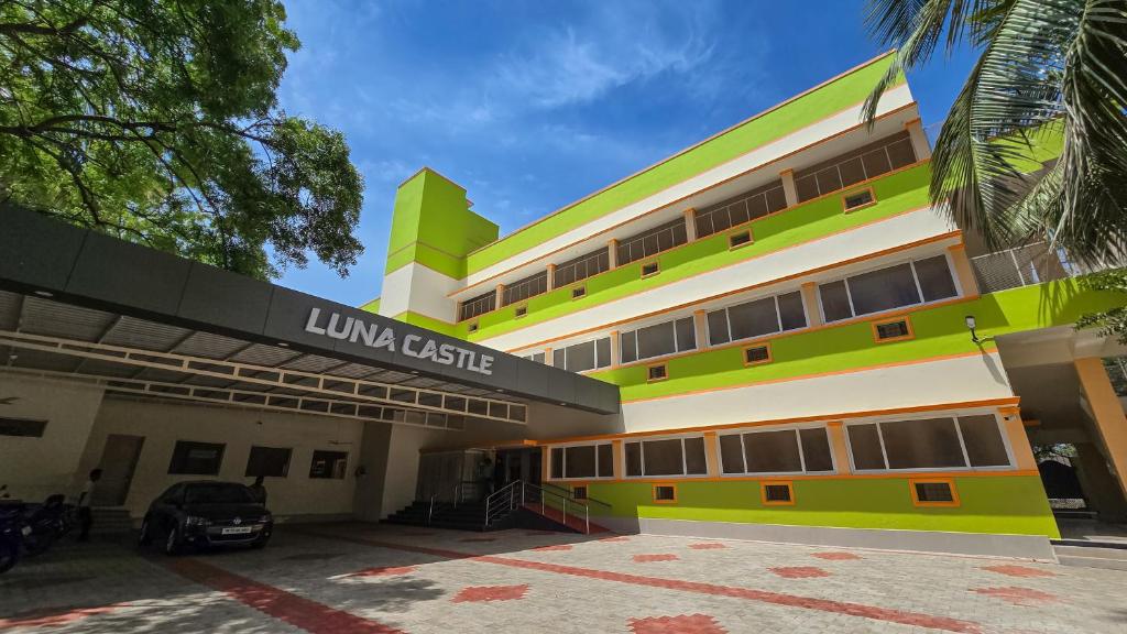 Luna Castle, Jāmb (updated prices 2026)