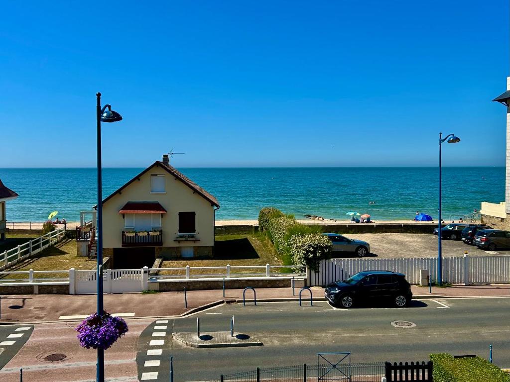 Superbe appartement face mer à 30m de la plage, Villers-sur-Mer ...
