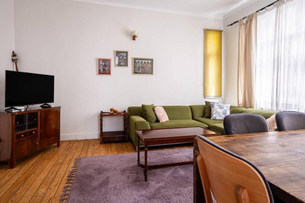 Vibrant 4bed1bath Home Heart Of Beyoglu! #389, Istanbul (tarifs ...