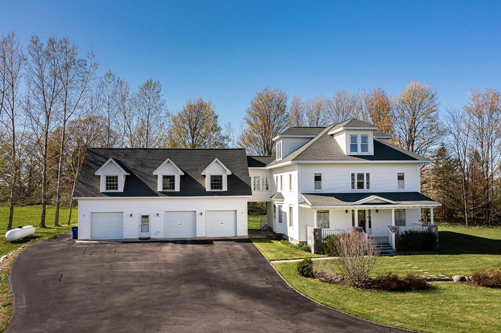 Broomhead Farmhouse Apt Traverse City, Williamsburg (updated prices 2025)