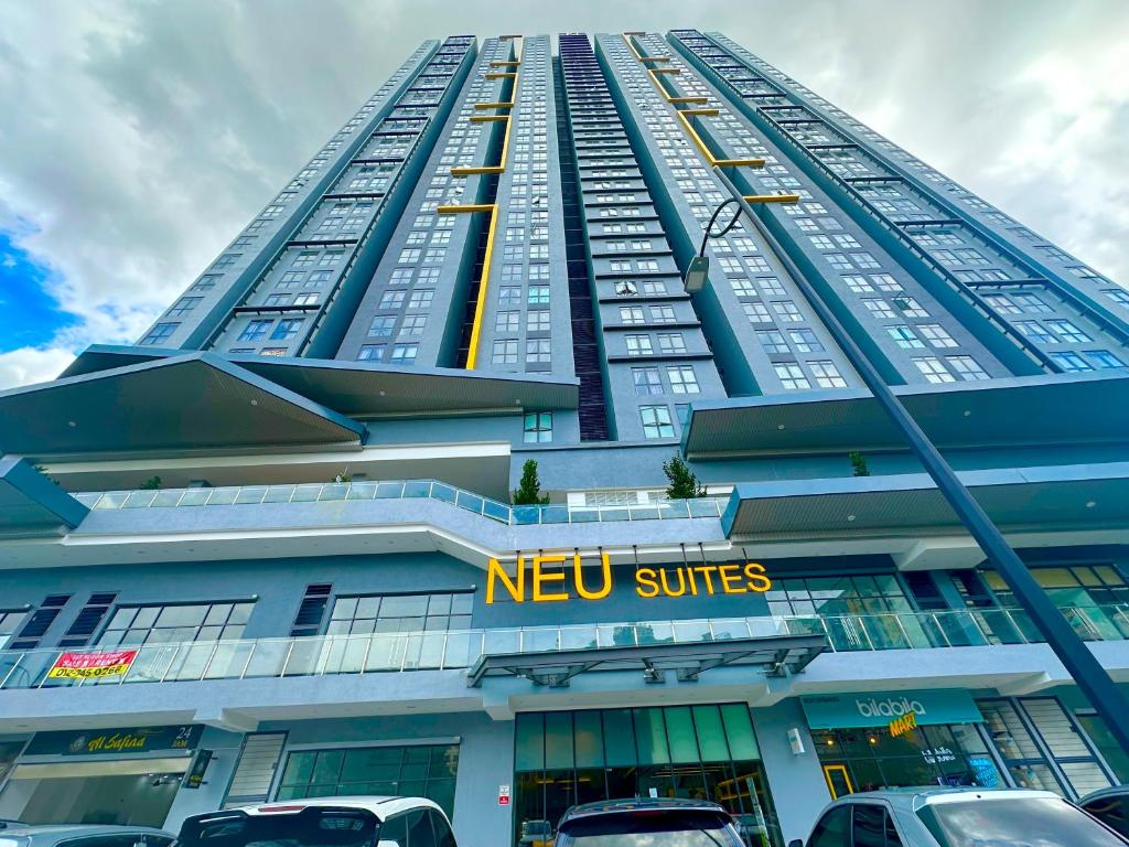 Neu Suites Junior Suite By Serenity Homes Next to Gleneagles & LRT ...