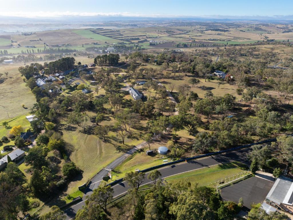 Bathurst Goldfields Resort - Conrod Straight, Mount Panorama, Bathurst ...