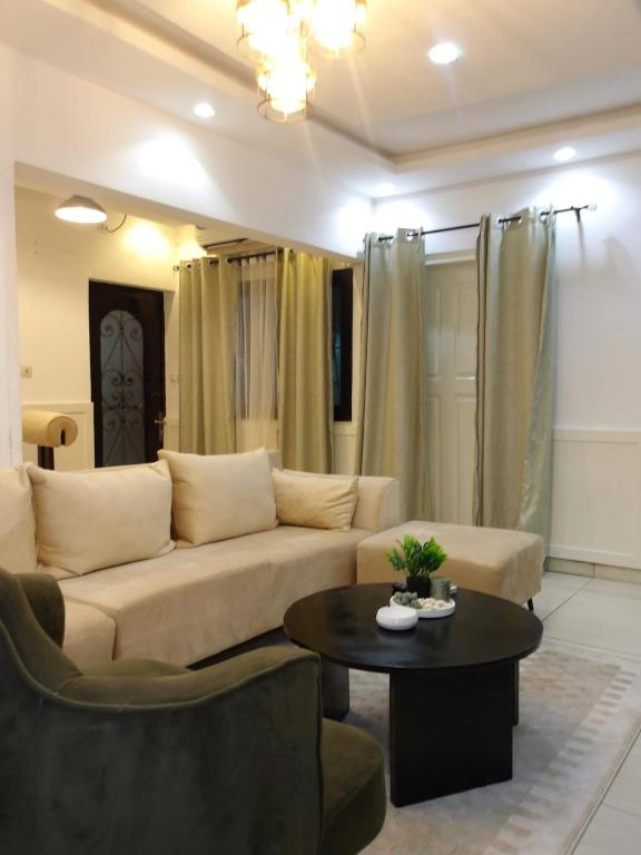 Luxury apartment with garden Douala, Kofa (updated prices 2025)