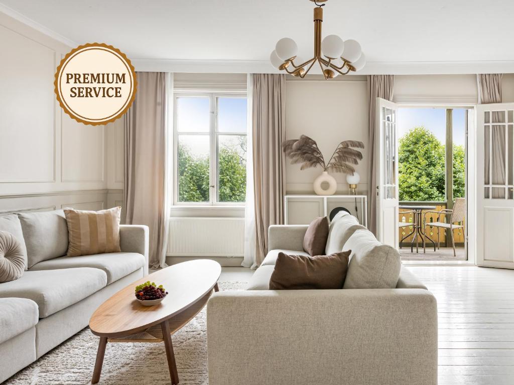 Historic apartment near the city by the water, Solna (aktualisierte ...