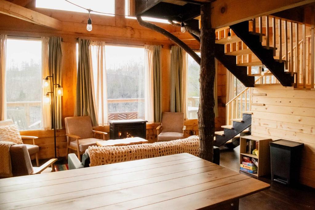 The Cliffside Cabin - Stunning Views in Red River Gorge, Rogers (prezzi ...