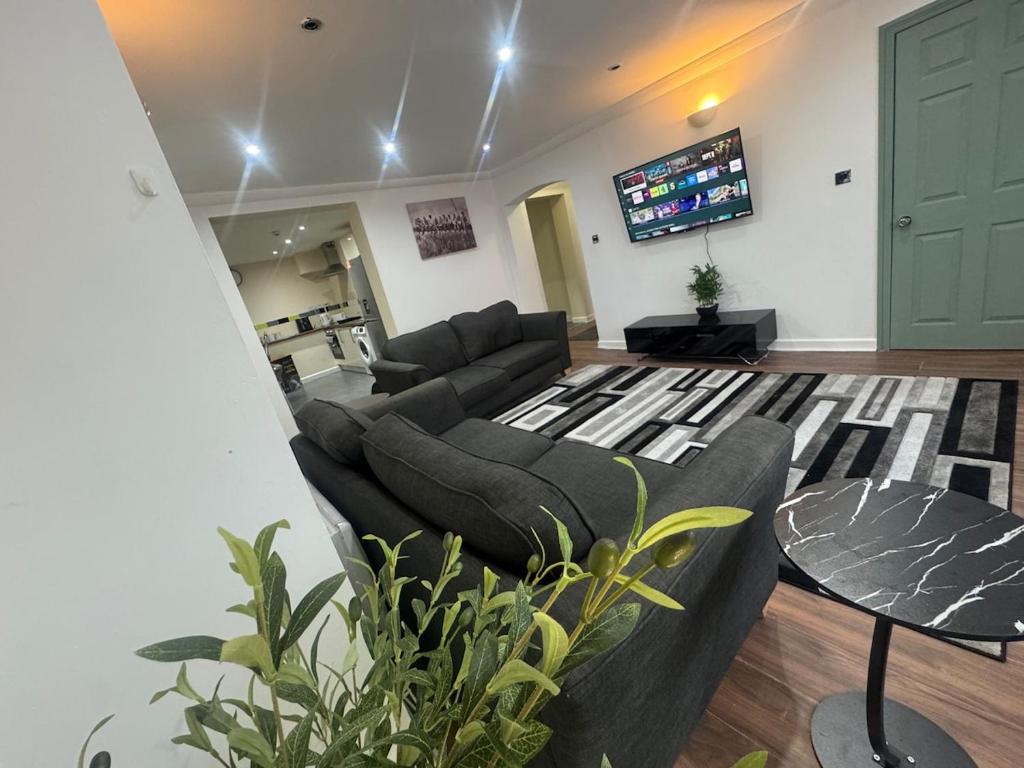 A cozy and spacious apartment, Dudley (updated prices 2025)