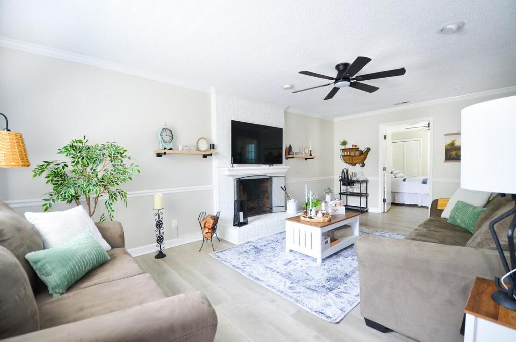 Private 1 Acre Homestead with Spa, Gym, Firepit, Chickens and More ...