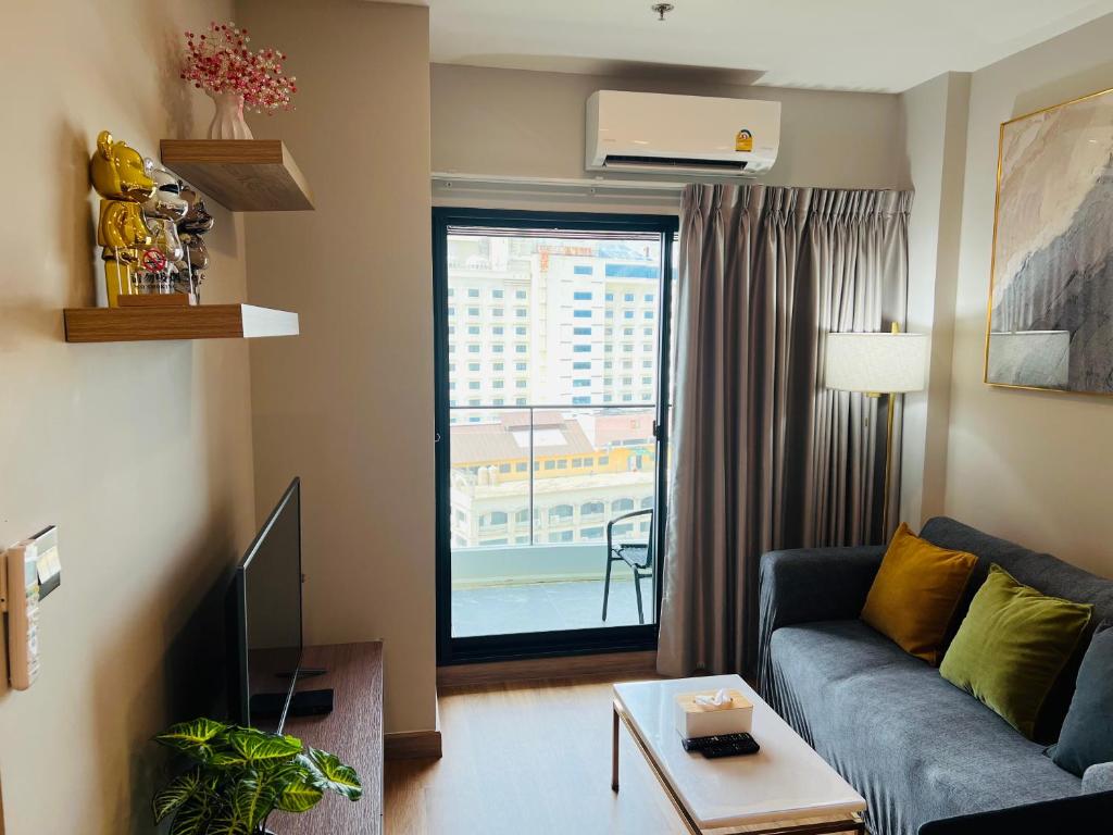Luxury One-Bedroom Suite at Astra Sky River Infinity Pool, Work ...