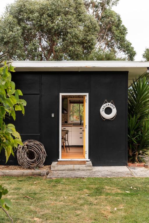 Dune Shack - On The Beach, 10 minutes from Port Arthur, White Beach ...