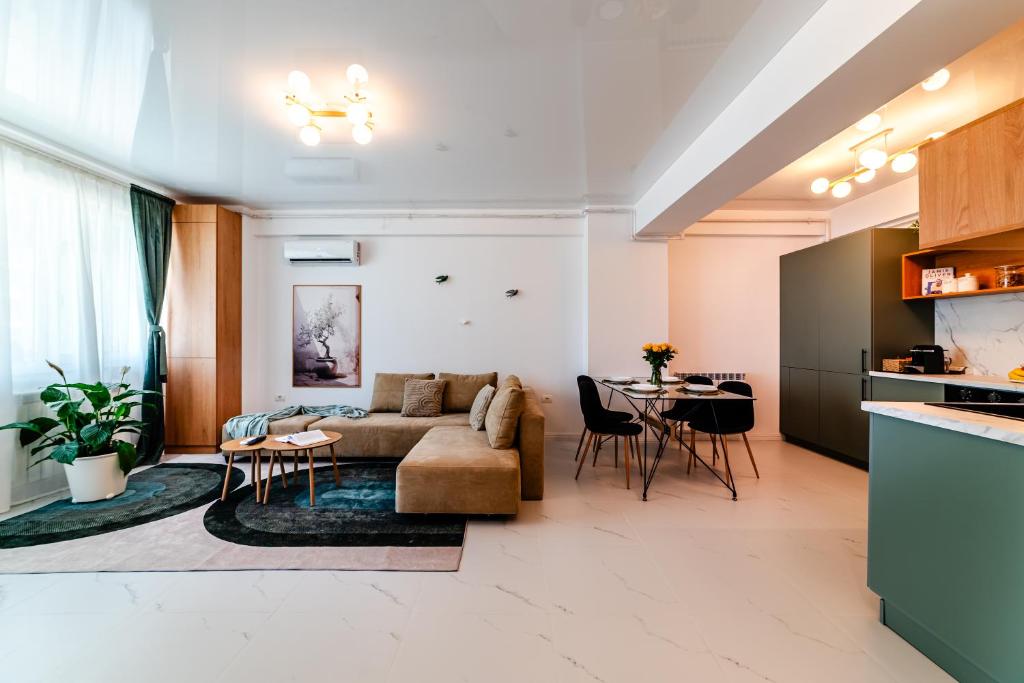 Olive Tree Residence with Parking 3 Minutes Walk to the Beach, Мамая ...
