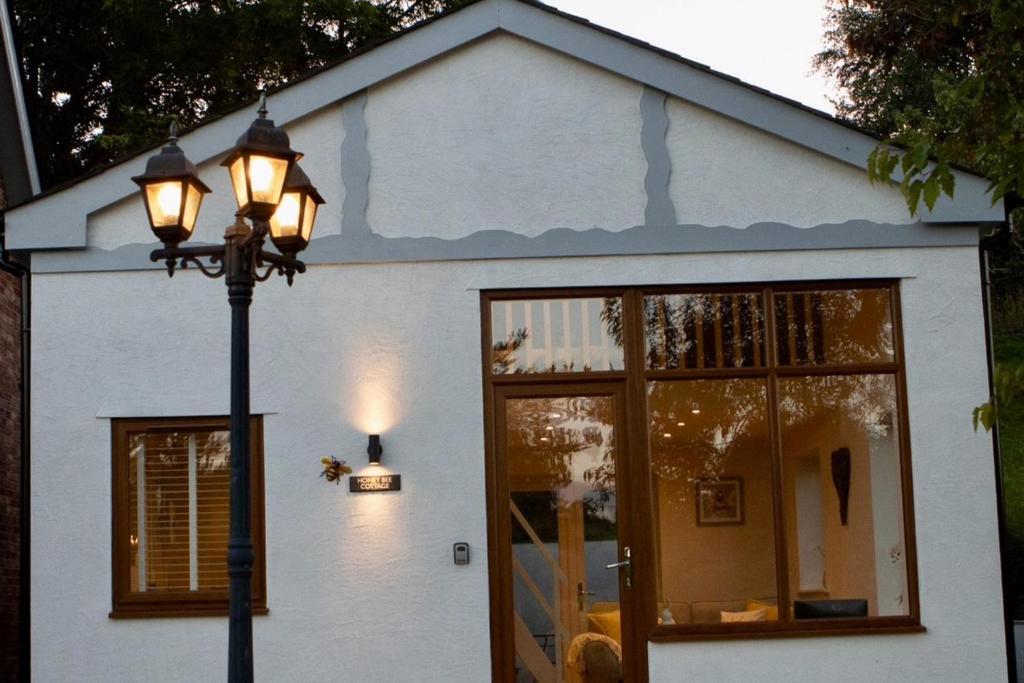 Honey Bee Cottage Tiny House Welshpool, Welshpool (updated prices 2026)