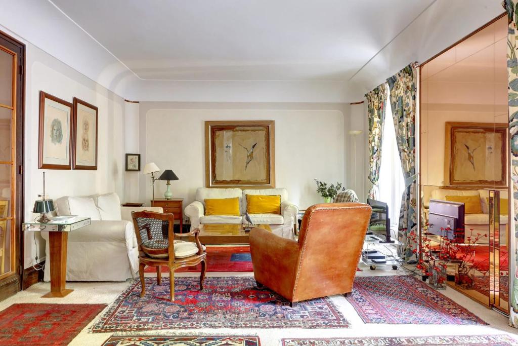 Dupex d'artiste de 155 M2 6P au coeur de Paris, Paris (updated prices 2025)