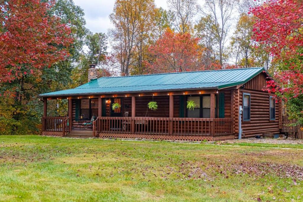 Havenbrook-Hocking Hills Luxury, 10 Acres, Hot Tub, New Plymouth ...
