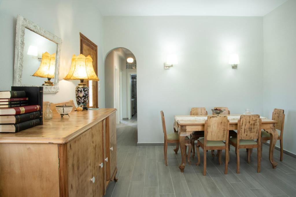 Nely's Home, Egina (precios actualizados 2025)