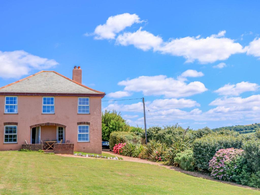 Savernake, Thurlestone (updated prices 2026)