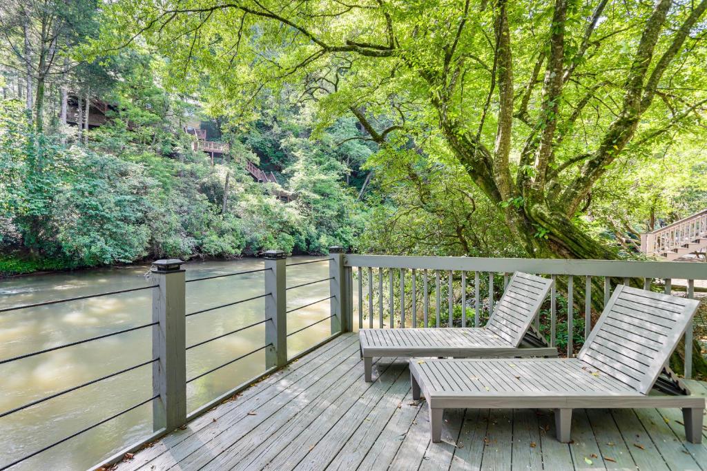 Cartecay River Retreat with Yard and Screened Porch!, Ellijay (updated ...