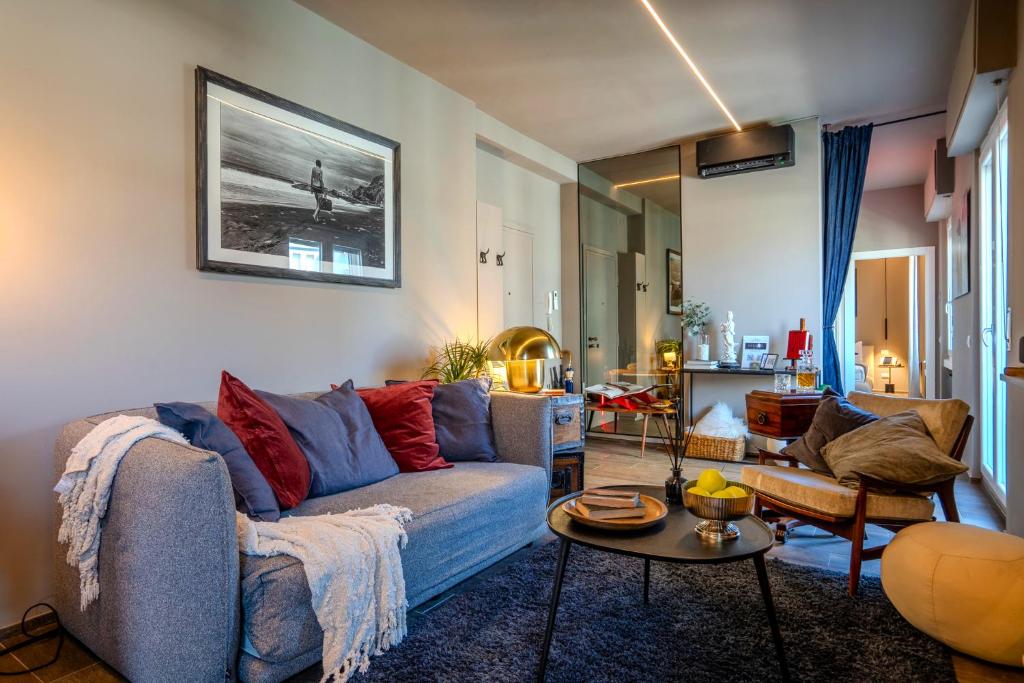 Suite Mirror - Attico con Terrazza, vicino Metro, Duomo, Fondazione ...