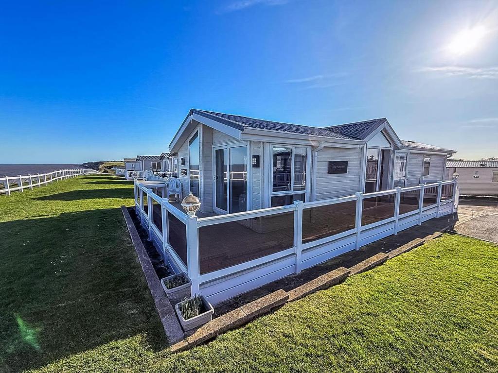 Luxury Lodge With Stunning Sea Views At Hopton Haven Park Ref 80055S ...