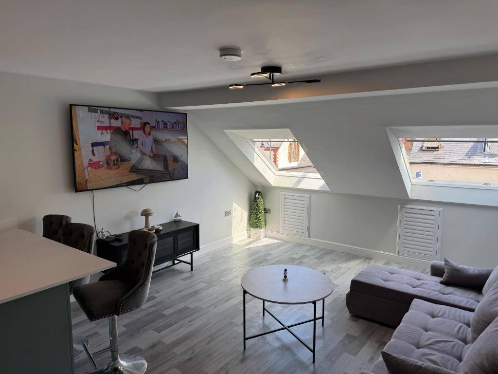 Lavish Filey Town Centre Apartment SKY 70inch TV Sleeps Up to 4 GREAT ...