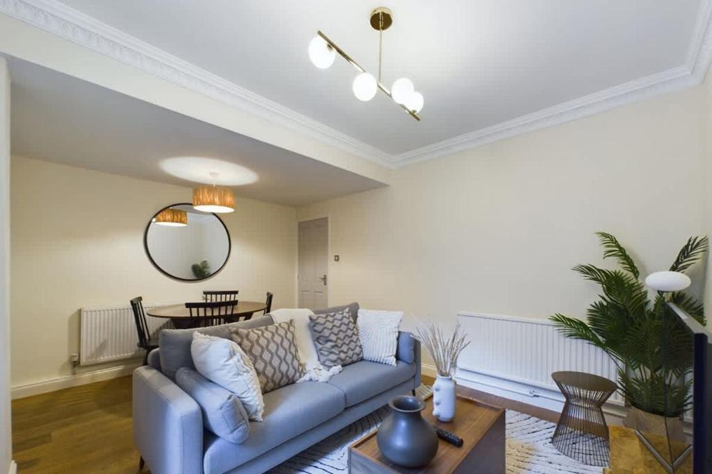 Bright Pimlico Flat with Private Courtyard Patio, London (updated ...