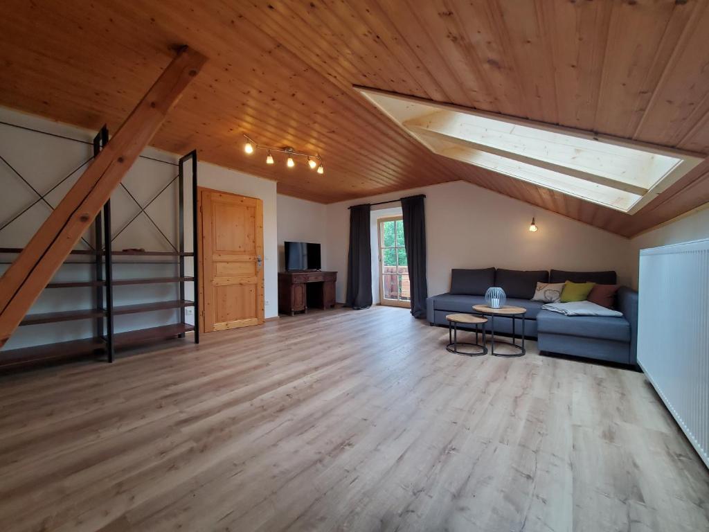 Biohof Dimper - FeWo2, Saulgrub (updated prices 2025)