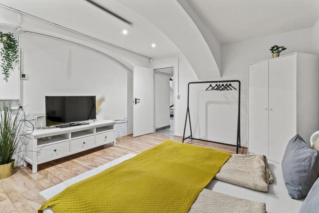 5 Minutes to S-Bahn Rennweg I Souterrain Trendy Loft, Vienna (updated ...