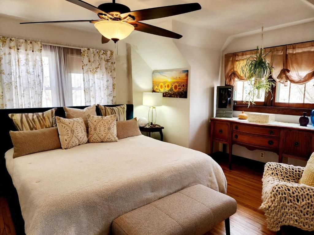 Downtown Boho Home wOffice Yoga StudioKing Bed, La Crosse (updated prices 2025)