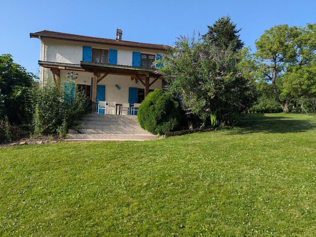 Maison spacieuse avec spa, ping-pong et baby-foot, idéale pour détente ...