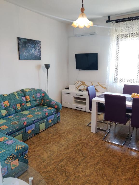 Cozy Ray, Split (updated prices 2026)