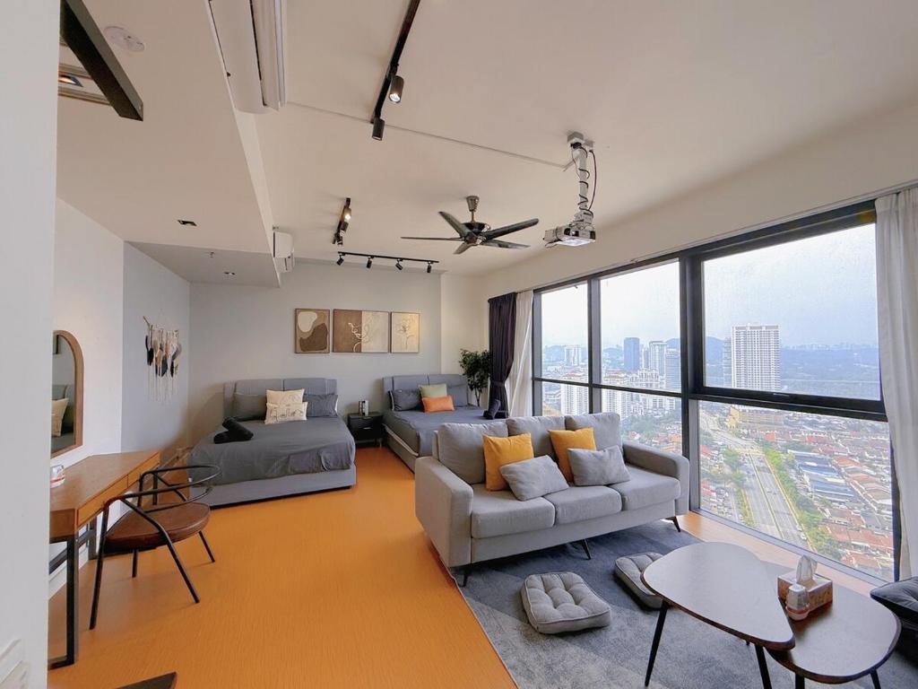 10PX Family Gathering Spacious Duplex, The Hub SS2 with Projector（ペタリン ...
