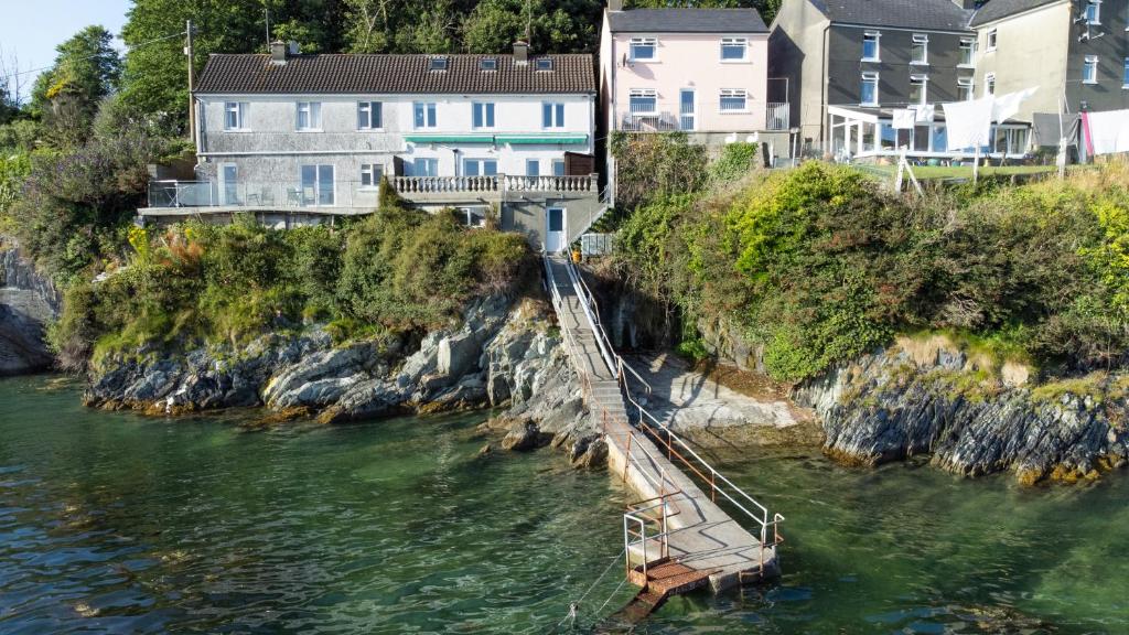 Glandore Cliff Cottage Getaway - Sea Access with Private Pier, Glandore ...