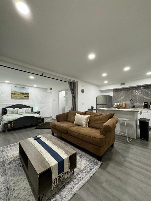 DT Dallas l GOLDEN 1BD ABODE l 5 Min from Love Field, Dallas (prezzi ...