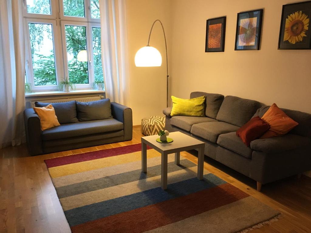 Gemütliche ruhige Altbauwohnung Nähe Hauptbahnhof und City, Vienna ...