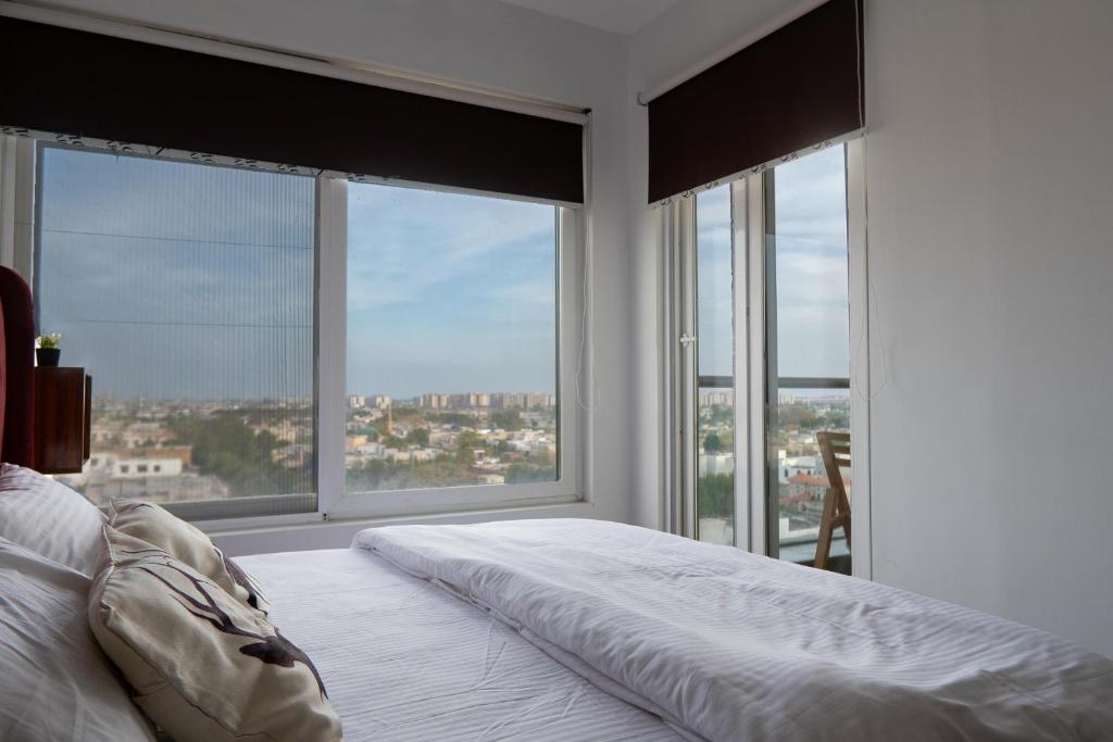 Penta Square Luxury Serviced Apartments DHA Phase 5, Lahore Modern ...