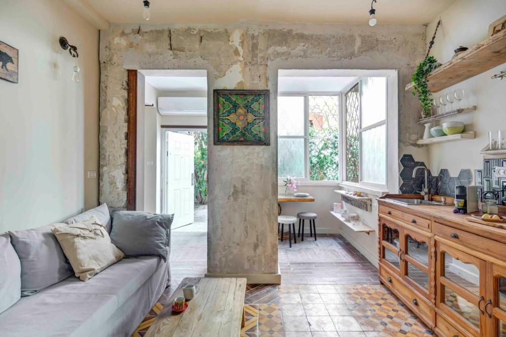 Stylish 2 suits apartment by the beach, Tel Aviv (prețuri actualizate 2025)