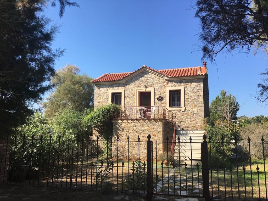 House on beach, Lesvos Nifida, Mytilene beach, Λέσβος (ενημερωμένες ...