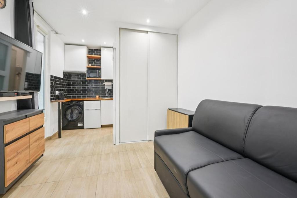 Beautiful renovated studio metro, Levallois-Perret (tarifs actualisés ...