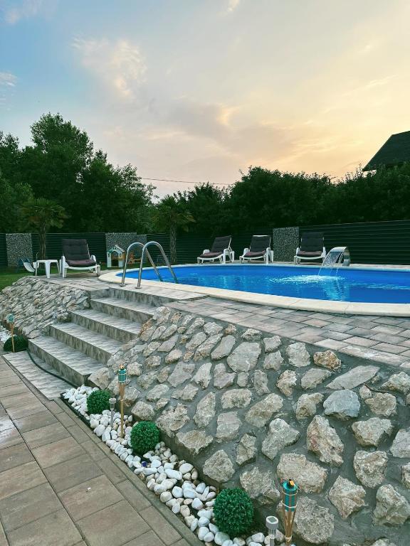 Vikendica sa bazenom, Balatun (updated prices 2025)