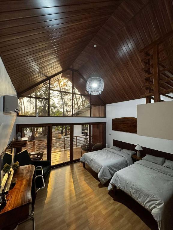 Lush and Lake Campbeach Resort, Sindol (updated prices 2025)