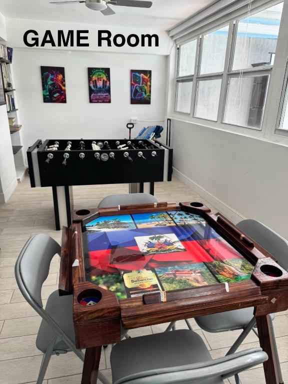 4 BDRM Game room,Patio & Pool Waterfront Escape, Andover (precios ...