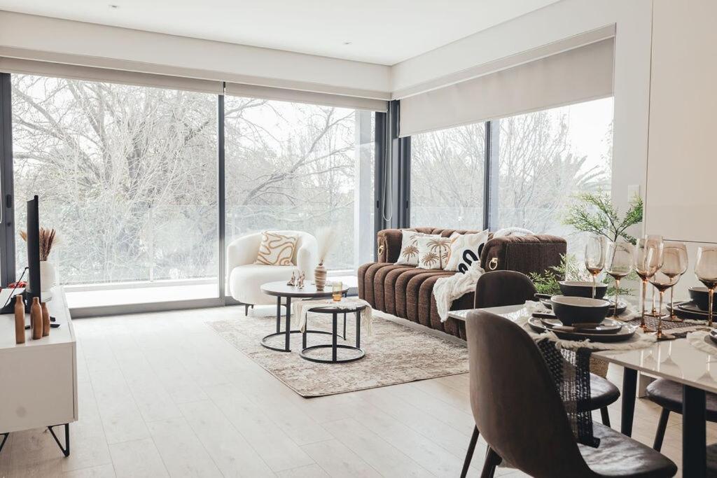 Casa Sol Mar - Chic 2BR Retreat - Relax, Unwind & Feel at Home, Johannesburg (aktualisierte ...