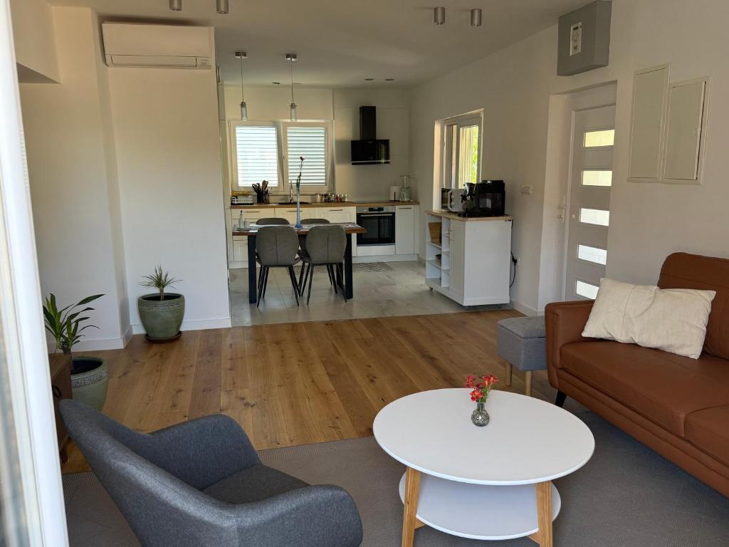 Milka, Zadar (precios actualizados 2025)